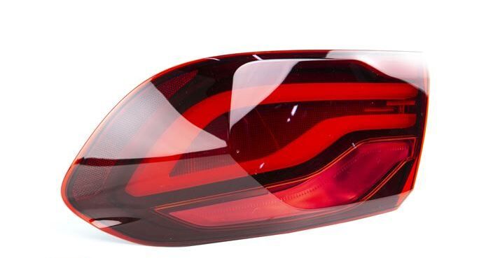 NEW GENUINE BMW F82 LCI Rear Light in The Side Panel RIGHT Black Line ...