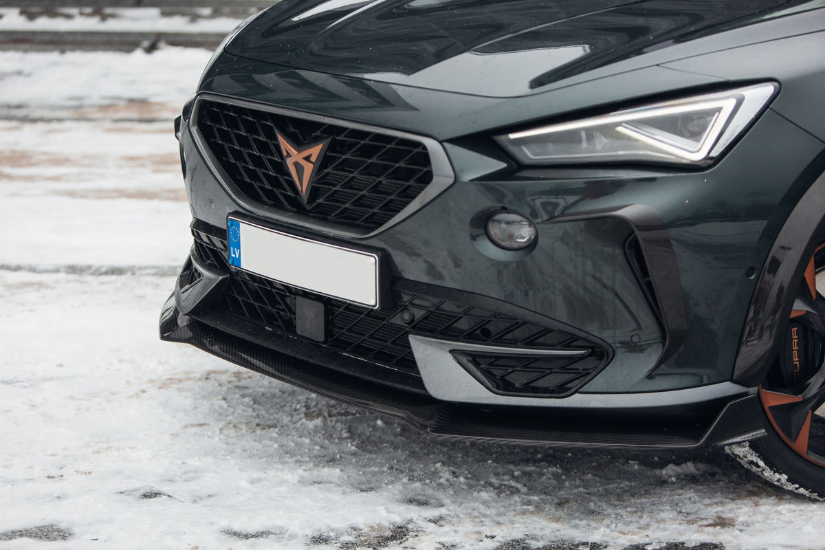 Carbon fibre vent frames for front bumper Cupra Formentor in Lips ...