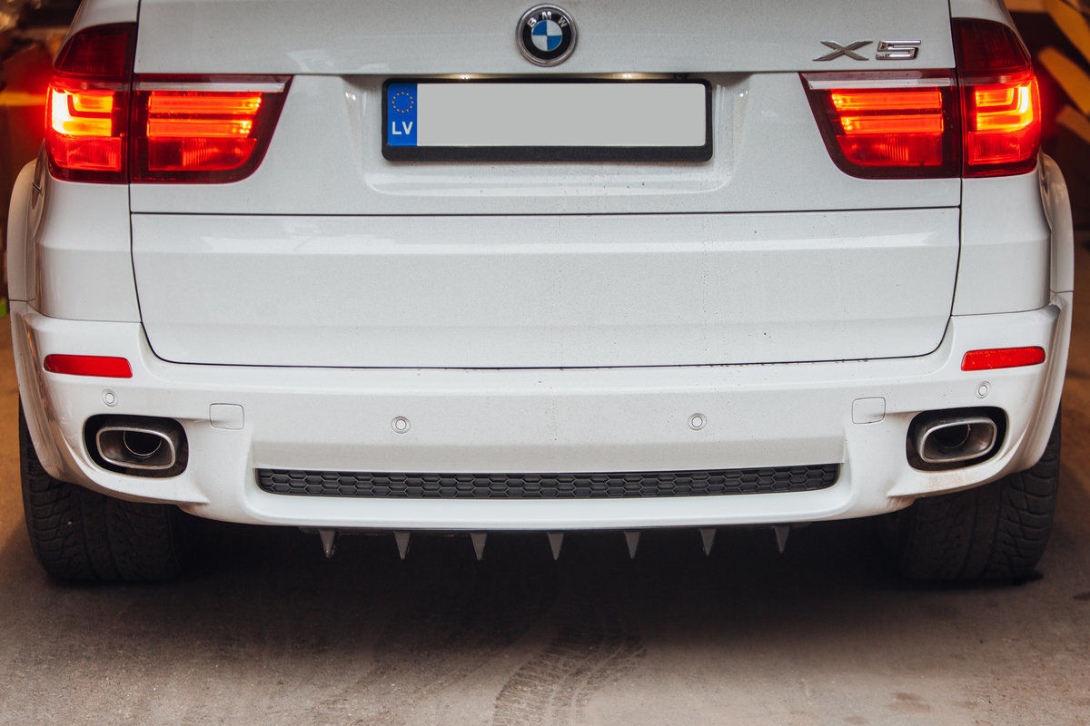 E70 M Sport / M Rear bumper skirt lower spoiler diffuser with fins ...